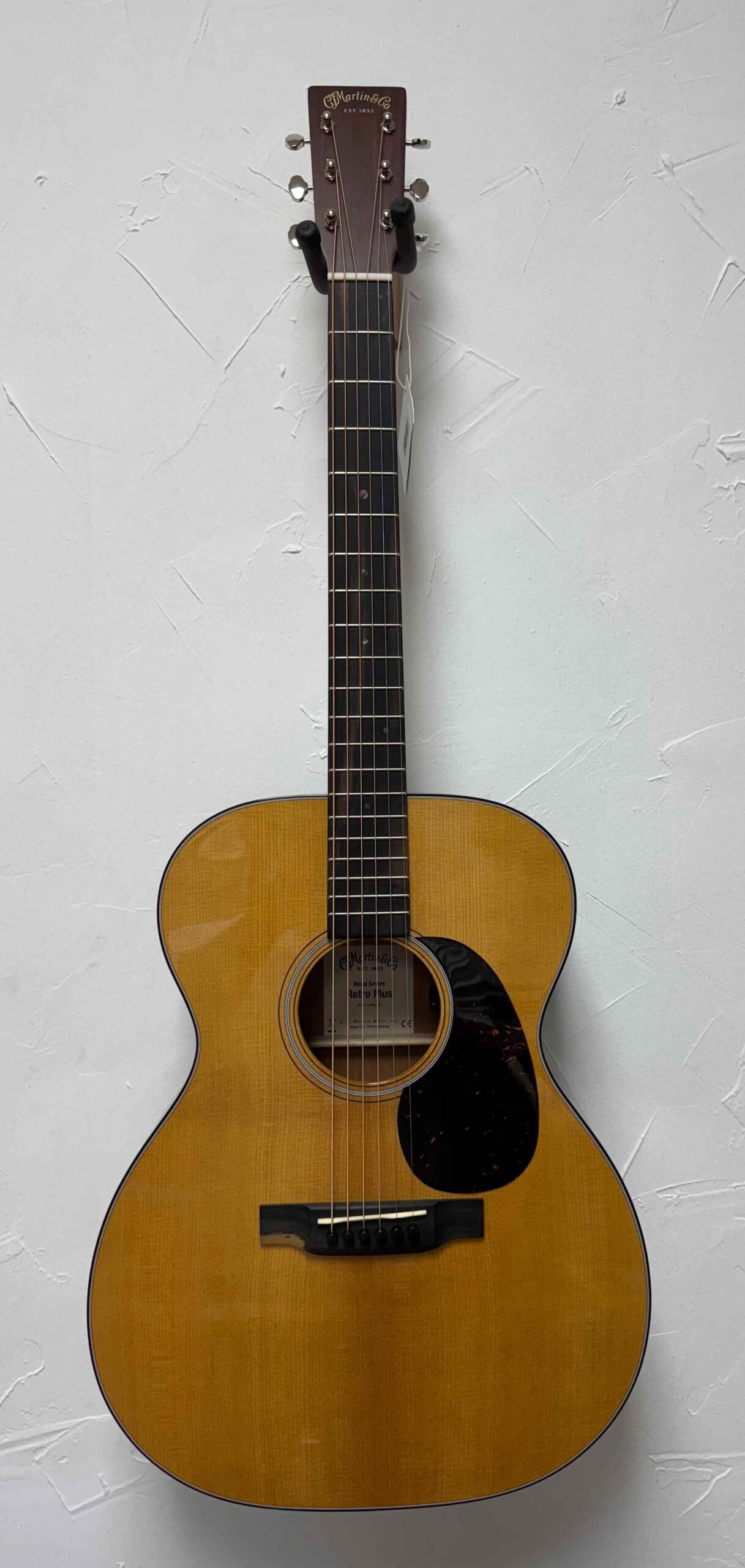 Martin 000 Retro Plus – Stacy's Music Shop, Inc.